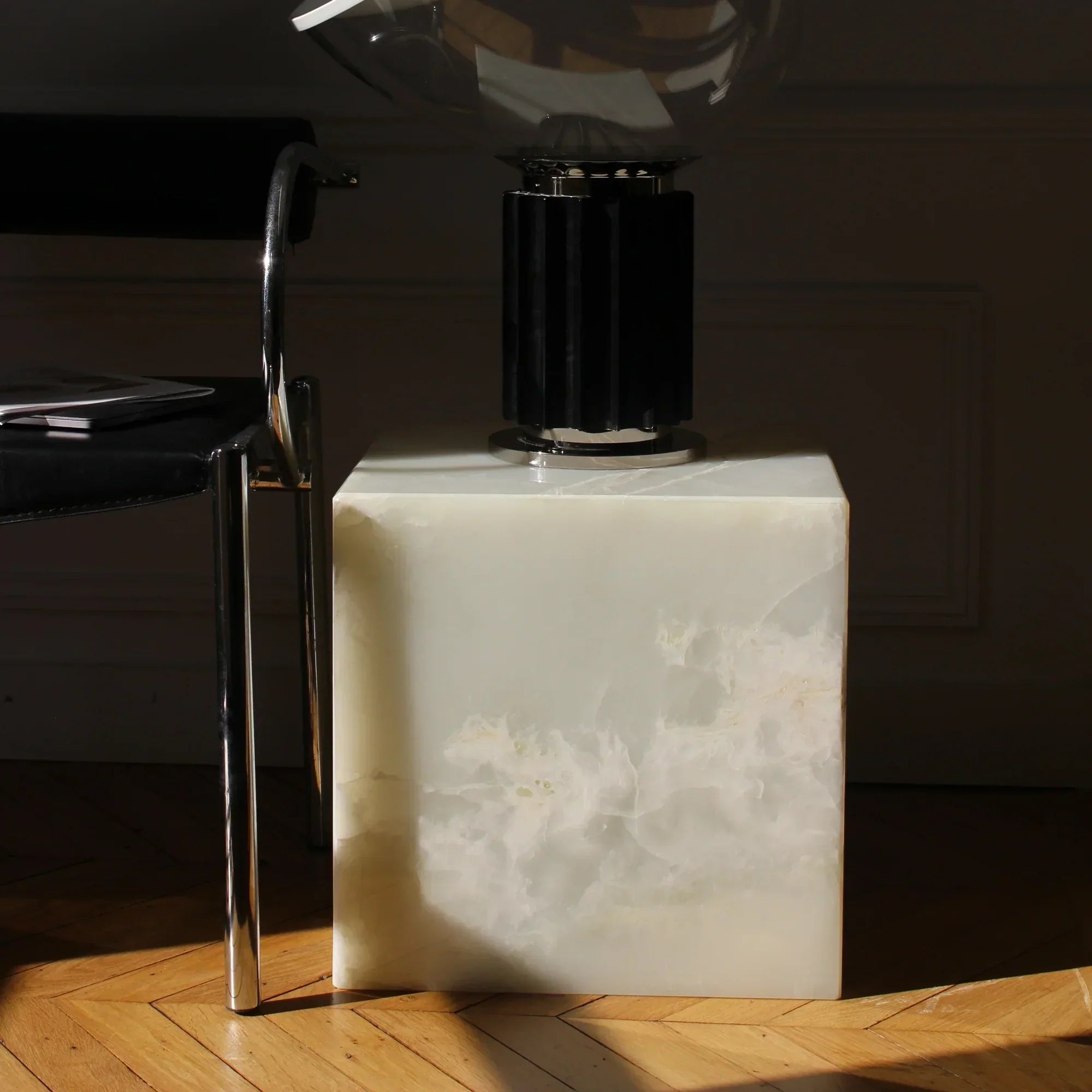 The Art of Stone: Exploring the Elegance of Marble and Onyx Tables ...